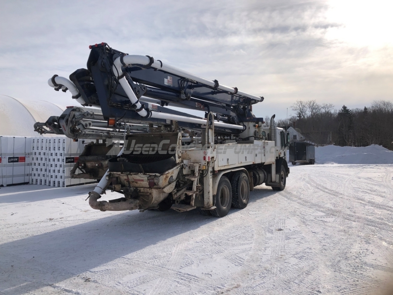 REDUCED PRICE! 1999 34m Schwing on a Mack