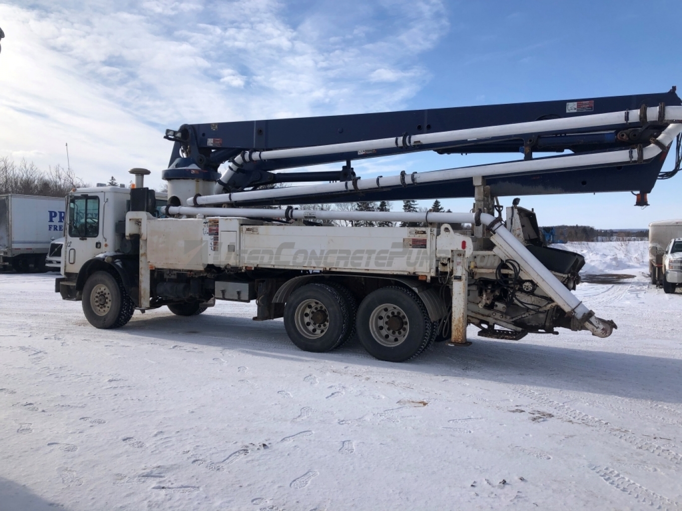 REDUCED PRICE! 1999 34m Schwing on a Mack